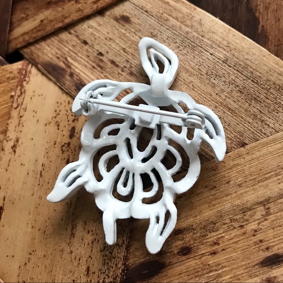 Vintage | Jewelry | Vintage White Sea Turtle Brooch | Poshmark